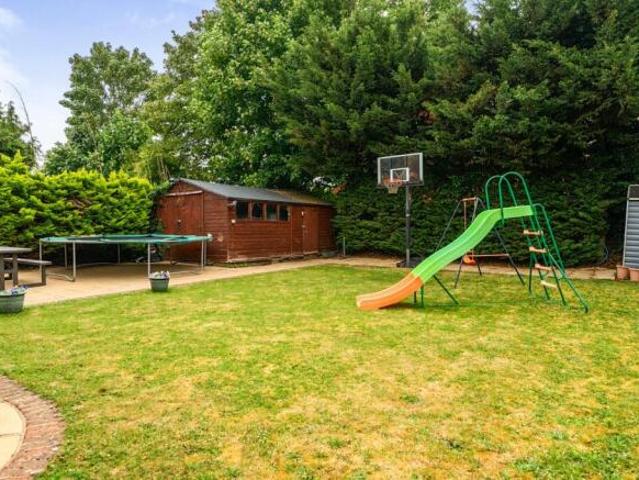 5 bedroom detached house for sale in Westlands Avenue, Slough, Berkshire, SL1