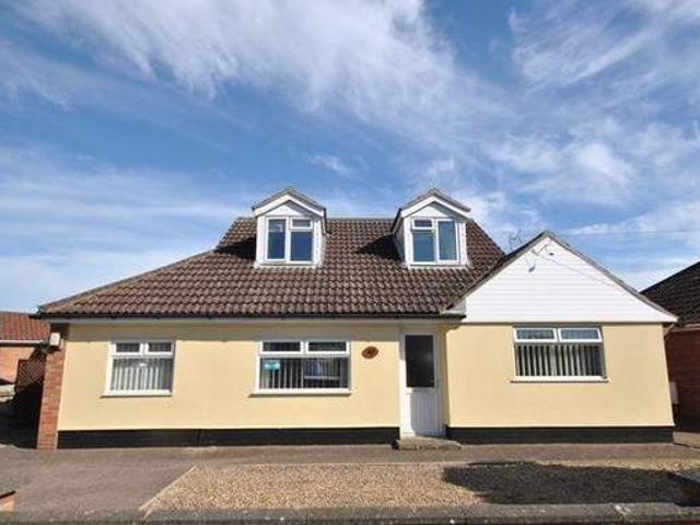 5 bedroom detached house for sale in Westwood Drive Hellesdon Norwich NR6