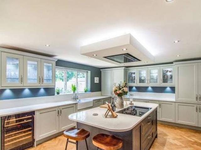 5 bedroom detached house for sale in Westwood Road Bawtry Doncaster DN10