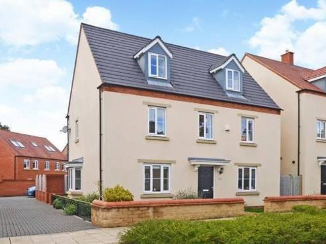 5 bedroom detached house for sale in Whitelands Way Bicester OX26