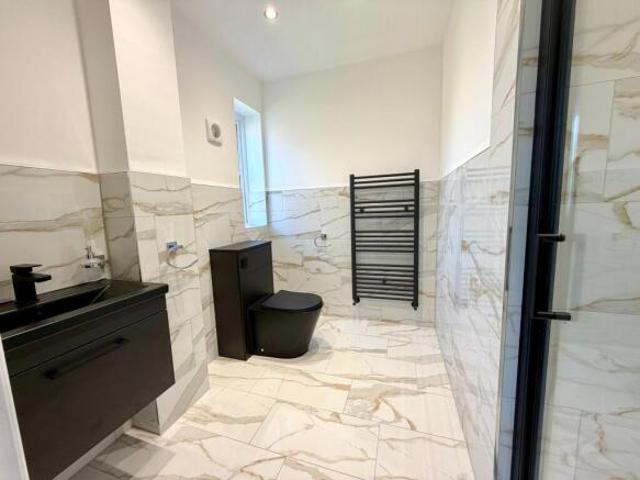 5 bedroom detached house for sale in Wickstead Avenue, Grange Farm, MK8