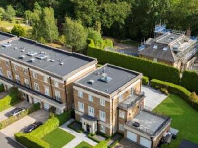 5 bedroom detached house for sale in Willoughby Lane, Bromley, BR1