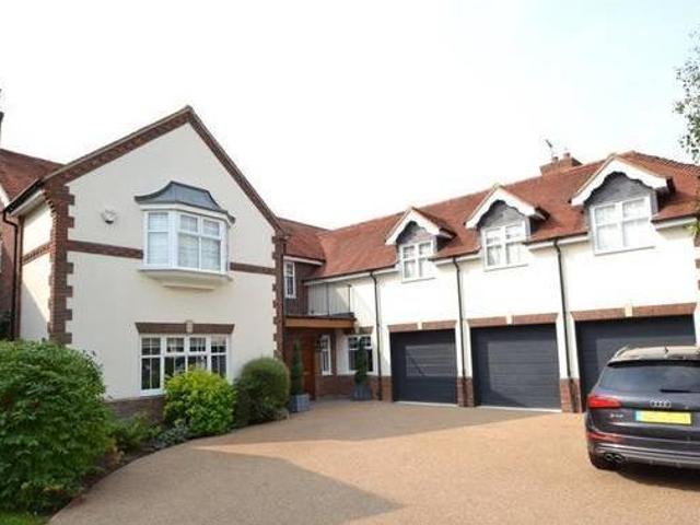 5 bedroom detached house for sale in Willow Drive Maidenhead Berkshire SL6 SL6