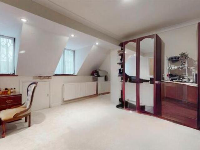 5 bedroom detached house for sale in Willen Park Avenue. Willen Park, Milton Keynes, MK15
