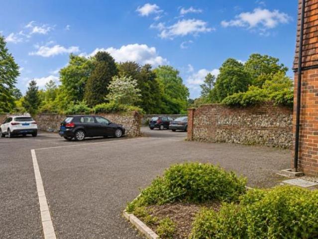 5 bedroom detached house for sale in Winchester Road, Basingstoke, Hampshire, RG21
