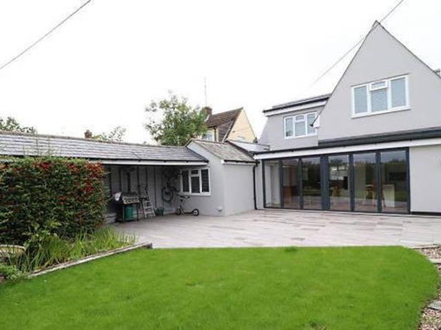5 bedroom detached house for sale in Windmill Close Dunmow Essex CM6 CM6