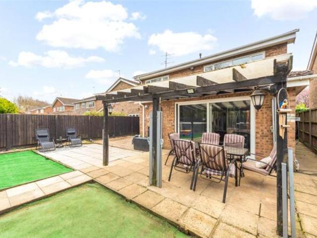 5 bedroom detached house for sale in Windmill Hill Drive, Bletchley, Milton Keynes, Buckinghamshire, MK3