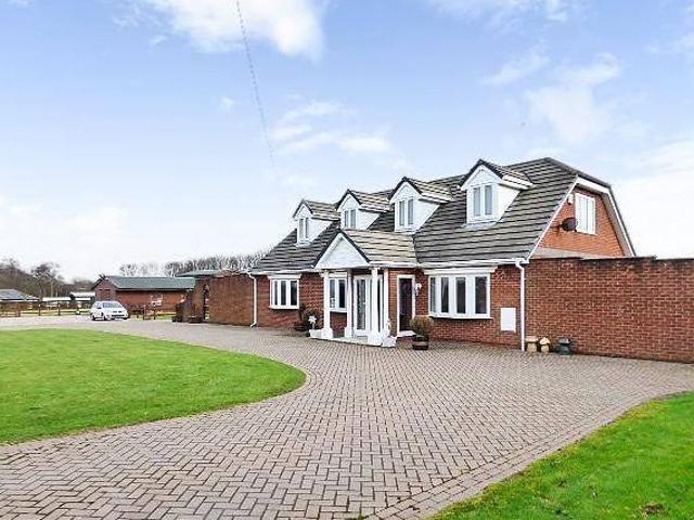 5 bedroom detached house for sale in Winwick Lane Warrington WA3