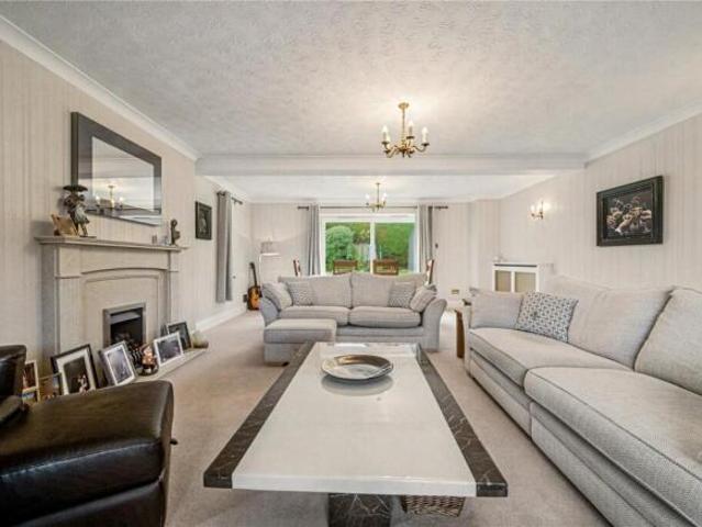5 bedroom detached house for sale in Winterburn Road, Worcester, Worcestershire, WR2