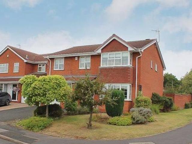 5 bedroom detached house for sale in Wistmans Close MILKING BANK DY1 2UP DY1