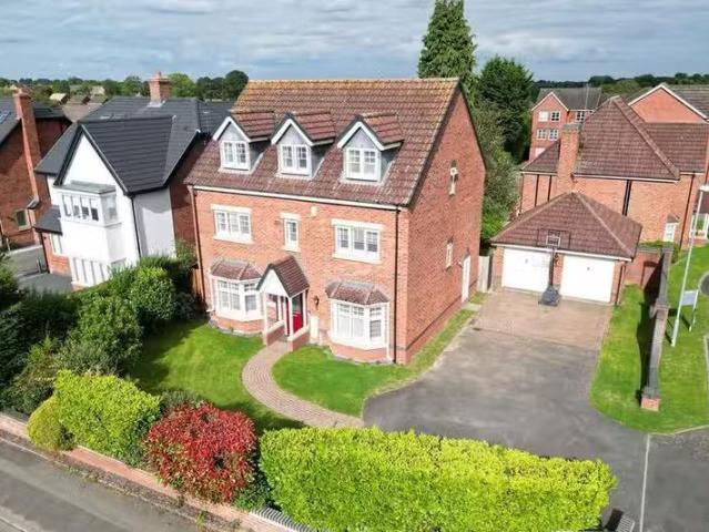 5 bedroom detached house for sale in Wythall, Birmingham