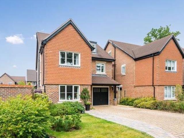5 bedroom detached house for sale in Wychwood Place Crawley Down RH10