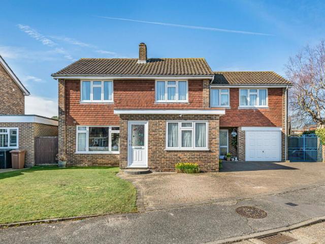 5 bedroom detached house for sale in Wykeham Road, Merrow, GU1