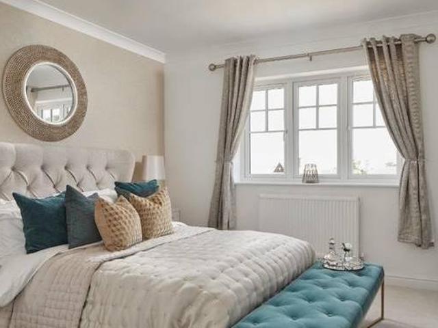 5 bedroom detached house for sale in Town Road Cliffe Woods ME3 ME3
