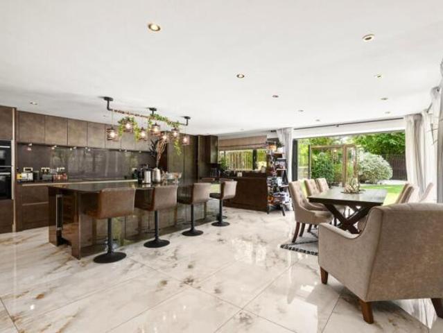 5 bedroom detached house for sale in Toot Hill Close, Shenley Church End, MK5