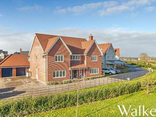 5 bedroom detached house for sale in Taylor View Chelmsford CM1
