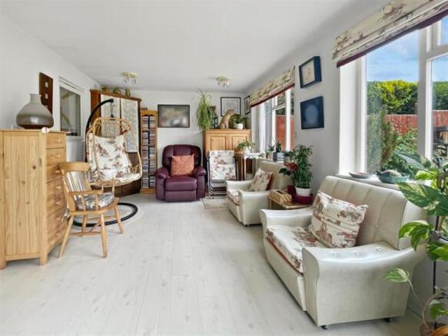 5 bedroom detached house for sale in Teasel Close, Narborough, LE19