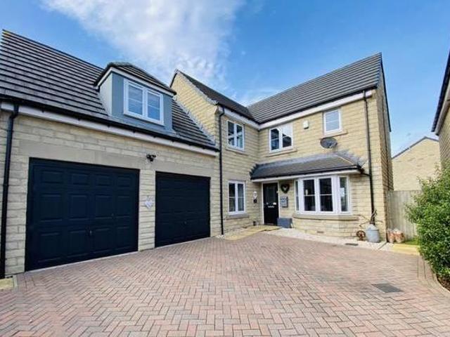5 bedroom detached house for sale in Tempest Close Wilsden Bradford BD15 BD15