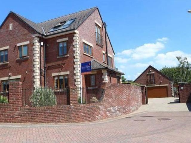 5 bedroom detached house for sale in The Meadows Lepton Huddersfield HD8