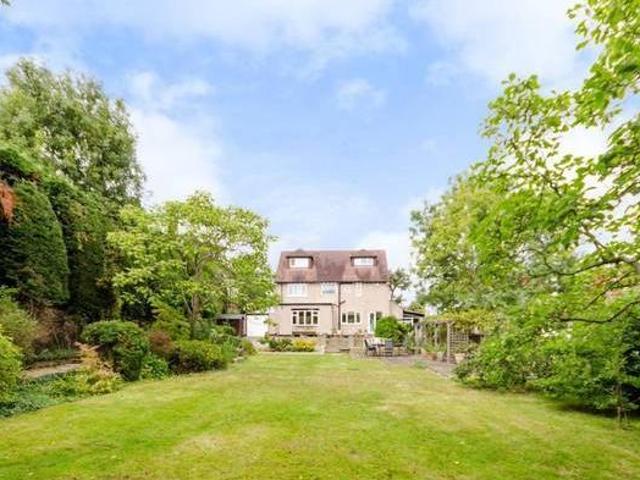 5 bedroom detached house for sale in The Avenue Worcester Park KT4 KT4