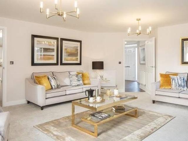 5 bedroom detached house for sale in The Avenue North Fambridge CM3 CM3