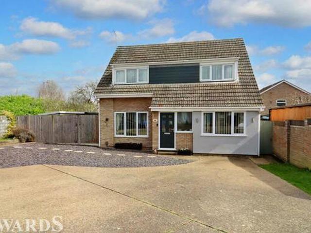 5 bedroom detached house for sale in The Buntings Bradwell NR31