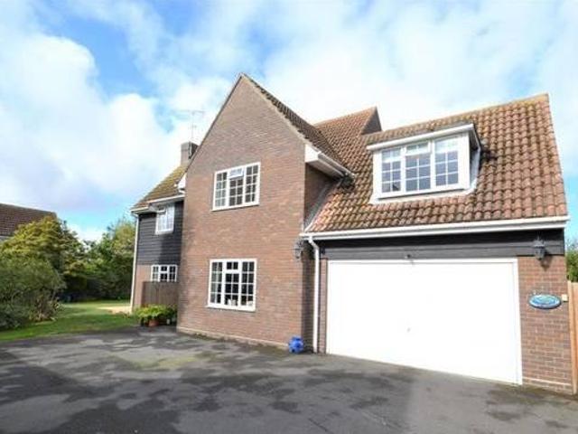 5 bedroom detached house for sale in The Cobbins BurnhamOnCrouch CM0
