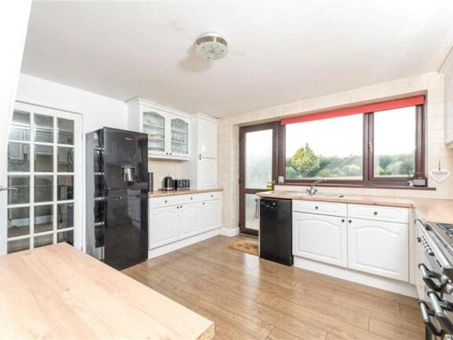 5 bedroom detached house for sale in The Roundway, Morley, Leeds, West Yorkshire, LS27
