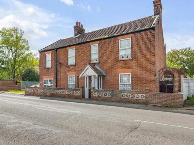 5 Bedroom Detached House For Sale In The Street, Hemsby