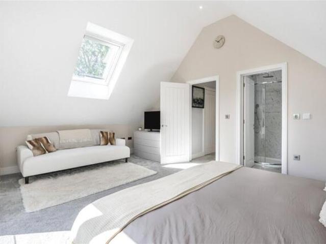 5 bedroom detached house for sale in The Warren, Caversham, Reading, RG4