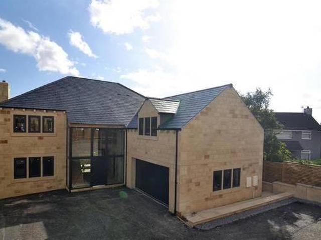 5 bedroom detached house for sale in Thornfields Birkenshaw BD11
