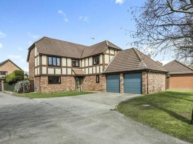 5 Bedroom Detached House For Sale In Thorpe End, Norwich