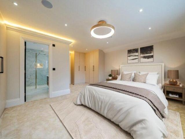 5 bedroom detached house for sale in Tubbenden Lane, Orpington, BR6