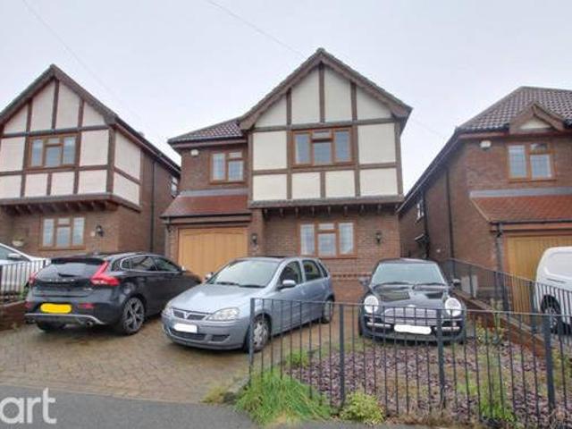 5 bedroom detached house for sale in Tudor Way Hockley SS5