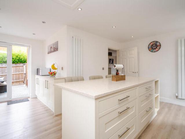 5 bedroom detached house for sale in Ultra Avenue, Bletchley, Milton Keynes, MK3