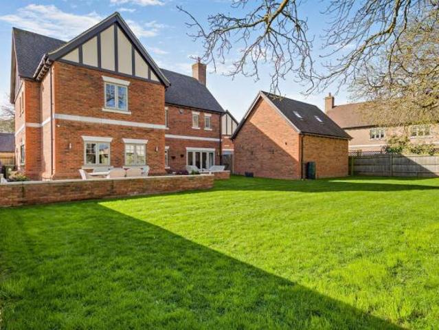 5 bedroom detached house for sale in Vawser Crescent, Peterborough, PE3