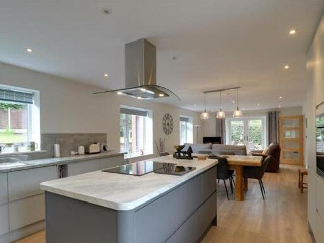 5 Bedroom Detached House For Sale In Vale Gardens