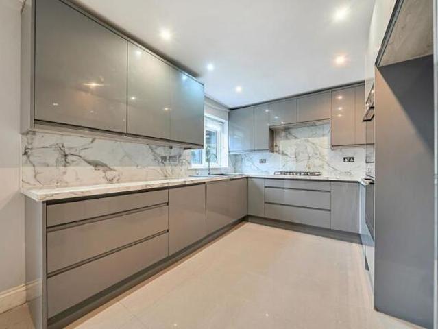 5 bedroom detached house for sale in Valley Drive, Gravesend, Kent. DA12