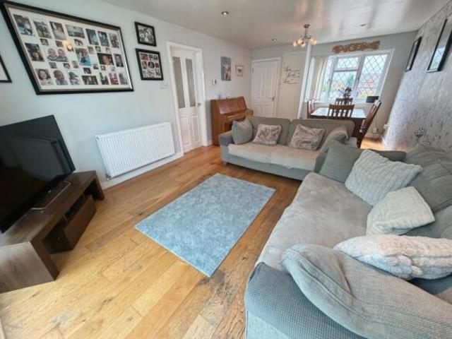 5 bedroom detached house for sale in Ventnor Gardens, Luton, LU3