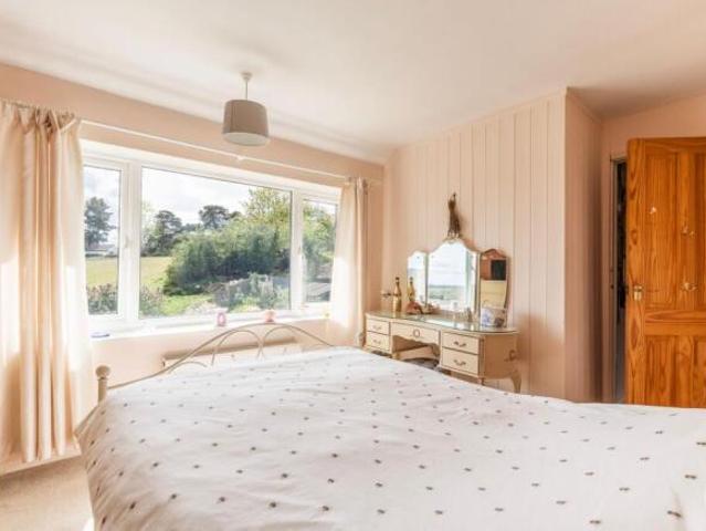 5 bedroom detached house for sale in Vicarage Close, Costessey, NR8