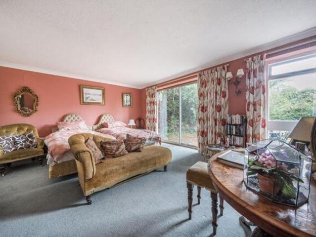 5 bedroom detached house for sale in Vicars Close, Biddenham, MK40