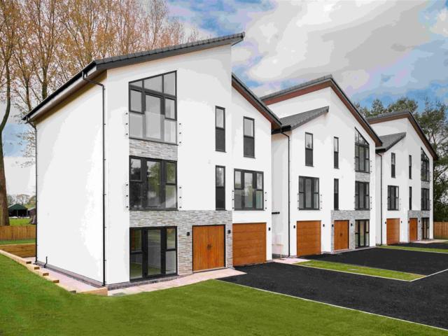5 bedroom detached house To Let in Marklands, Lostock Hall, Preston, Lancashire