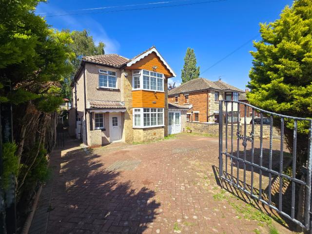 5 bedroom detached house To Let in Bradford
