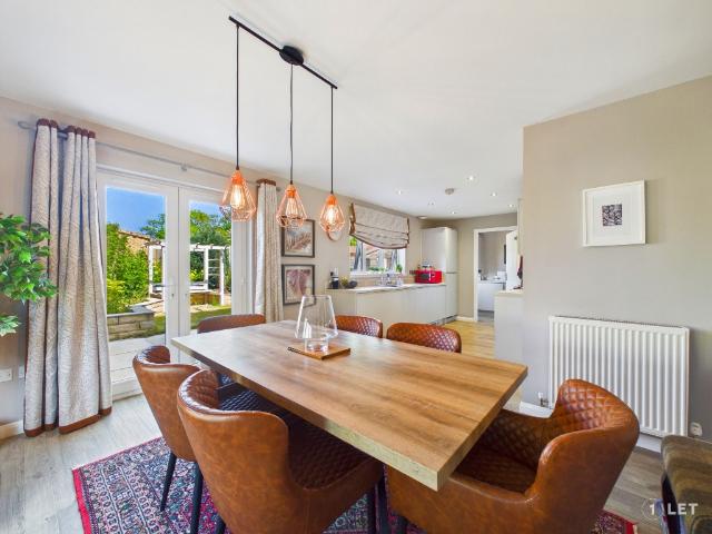 5 bedroom Detached House to let | Unfurnished