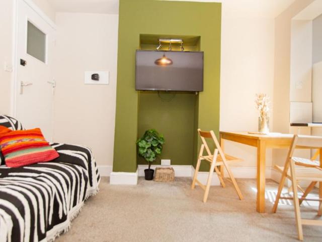 5 bedroom Detached house To Let