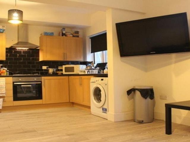 5 bedroom Detached house To Let