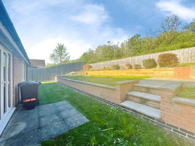5 bedroom Detached House to let