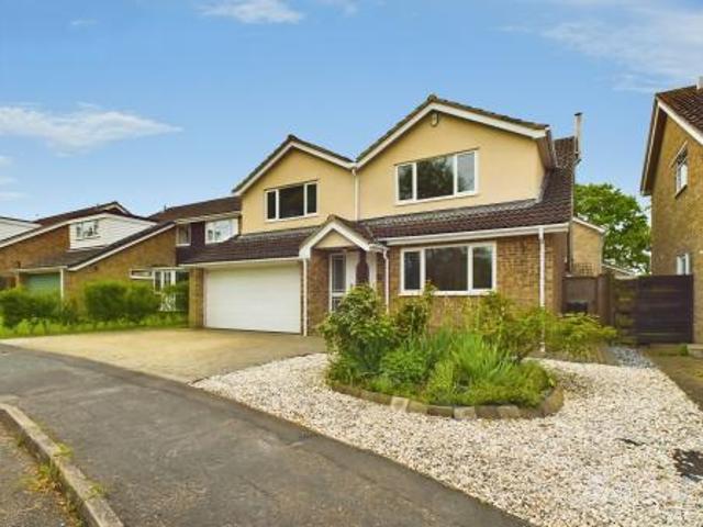 5 bedroom Detached house To Let