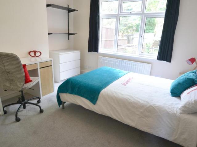 5 bedroom Detached house To Let