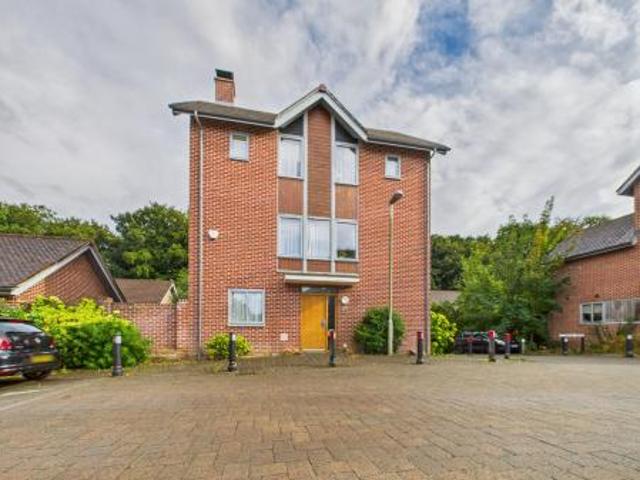 5 bedroom Detached house To Let